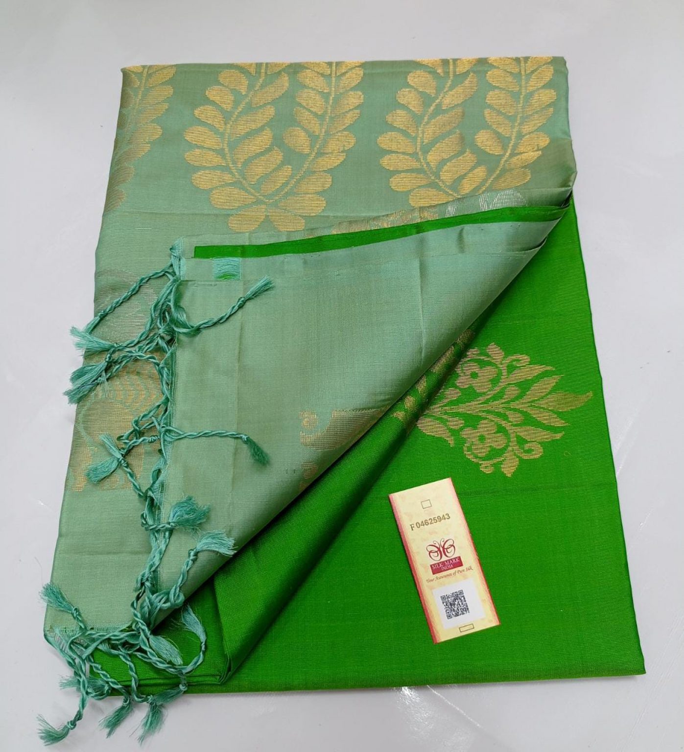 Kanchipuram Soft Silk Saree with Silk Mark Tag – Parrot Green Color ...
