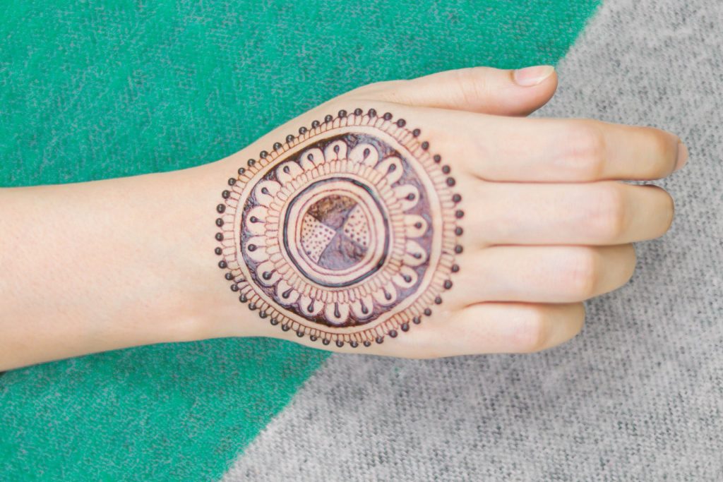 Latest 50+ Stylish Back Hand Mehndi Designs – Kanchipuram Silk Sarees